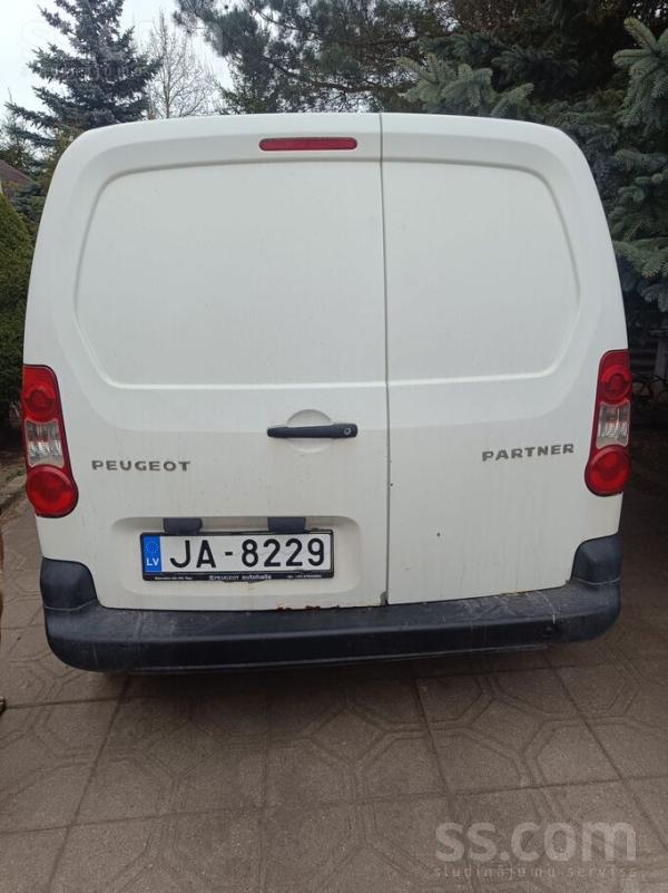 Белый Пежо Partner 2012 в Тукумс, объемом двигателя 1.60 л и пробегом 181 тыс. км за 2300 €, фото 3 на AUTOMOTO.COM.LV