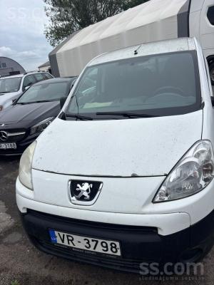 Balts Peugeot Partner 2012 Rīga, ar dzinēja tilpumu 1.60 L un nobraukumu 260 tūkst. km par 1200 €, foto  vietnē AUTOMOTO.COM.LV