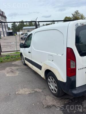 Balts Peugeot Partner 2012 Rīga, ar dzinēja tilpumu 1.60 L un nobraukumu 260 tūkst. km par 1200 €, foto 4 vietnē AUTOMOTO.COM.LV