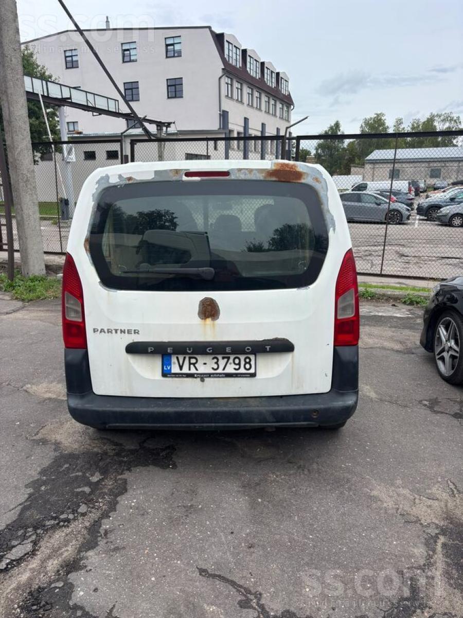 Balts Peugeot Partner 2012 Rīga, ar dzinēja tilpumu 1.60 L un nobraukumu 260 tūkst. km par 1200 €, foto 5 vietnē AUTOMOTO.COM.LV