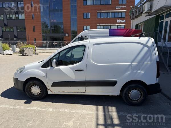 Белый Пежо Partner 2013 в Рига, объемом двигателя 1.60 л и пробегом 330 тыс. км за 1300 €, фото 1 на AUTOMOTO.COM.LV