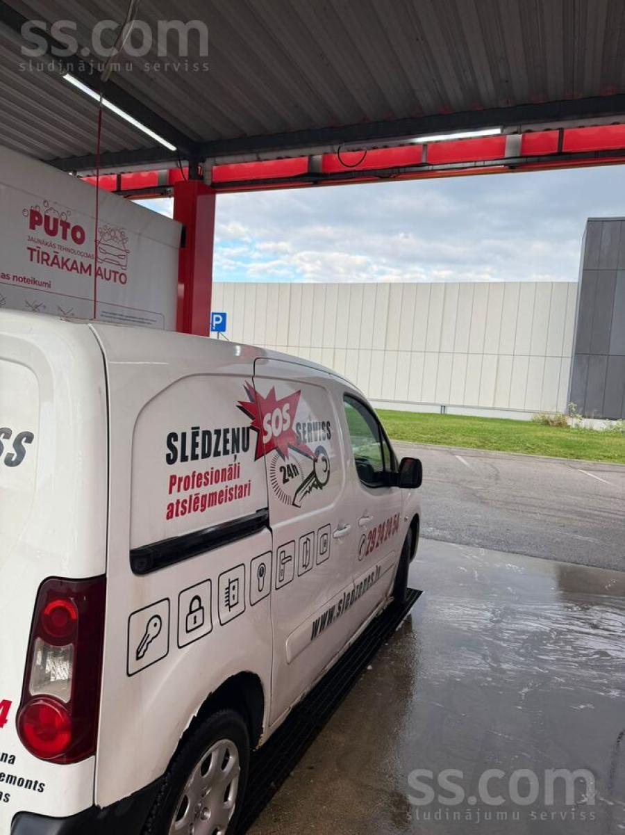 Balts Peugeot Partner 2015 Rīga, ar dzinēja tilpumu 1.60 L un nobraukumu 389 tūkst. km par 1000 €, foto 5 vietnē AUTOMOTO.COM.LV