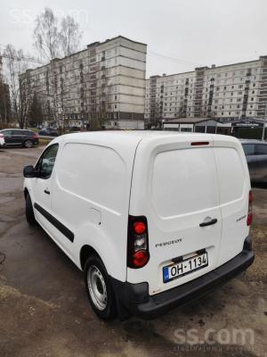 White Peugeot Partner 2016 in Riga, with an engine capacity of 1.60 L and mileage of 167 thousand km for 4900 €, photo 2 on AUTOMOTO.COM.LV
