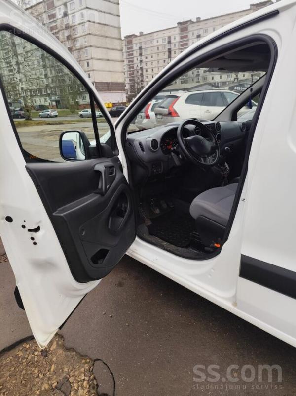 White Peugeot Partner 2016 in Riga, with an engine capacity of 1.60 L and mileage of 167 thousand km for 4900 €, photo 7 on AUTOMOTO.COM.LV
