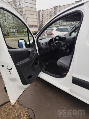 White Peugeot Partner 2016 in Riga, with an engine capacity of 1.60 L and mileage of 167 thousand km for 4900 €, photo 7 on AUTOMOTO.COM.LV