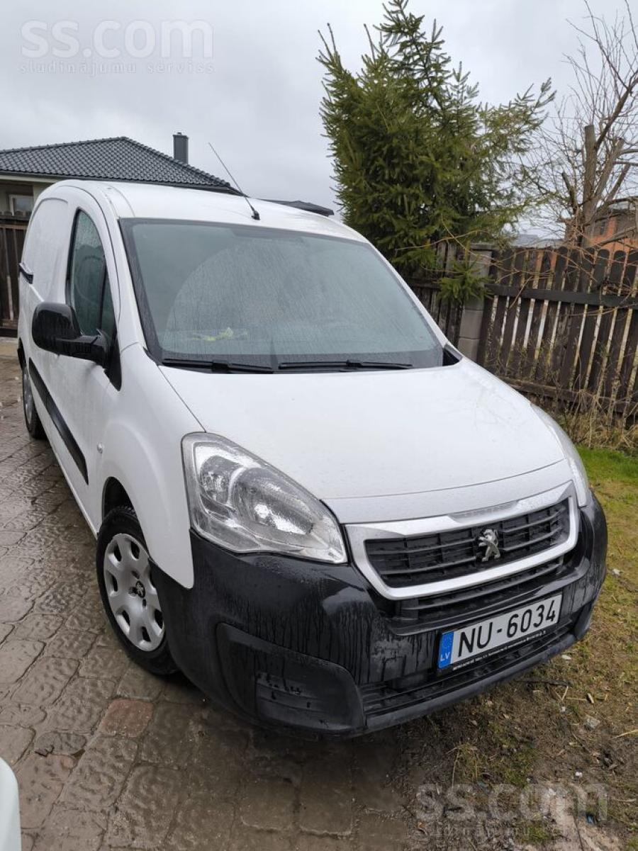 White Peugeot Partner 2016 in Riga, with an engine capacity of 1.60 L and mileage of 141 thousand km for 4000 €, photo 1 on AUTOMOTO.COM.LV
