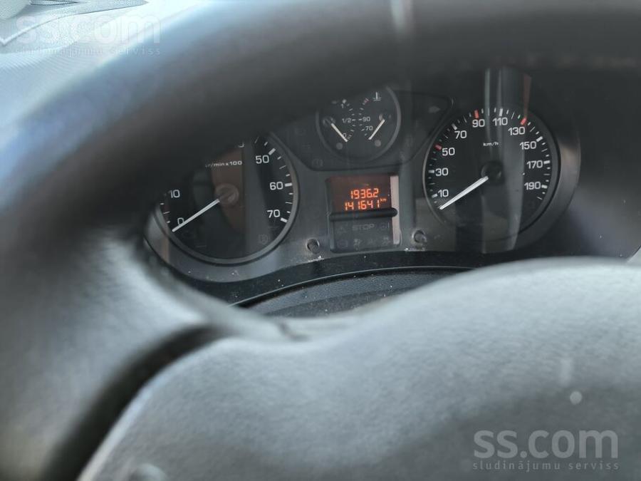 White Peugeot Partner 2016 in Riga, with an engine capacity of 1.60 L and mileage of 141 thousand km for 4000 €, photo 8 on AUTOMOTO.COM.LV