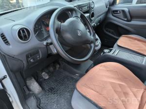 White Peugeot Partner 2016 in Riga, with an engine capacity of 1.60 L and mileage of 141 thousand km for 4000 €, photo 9 on AUTOMOTO.COM.LV