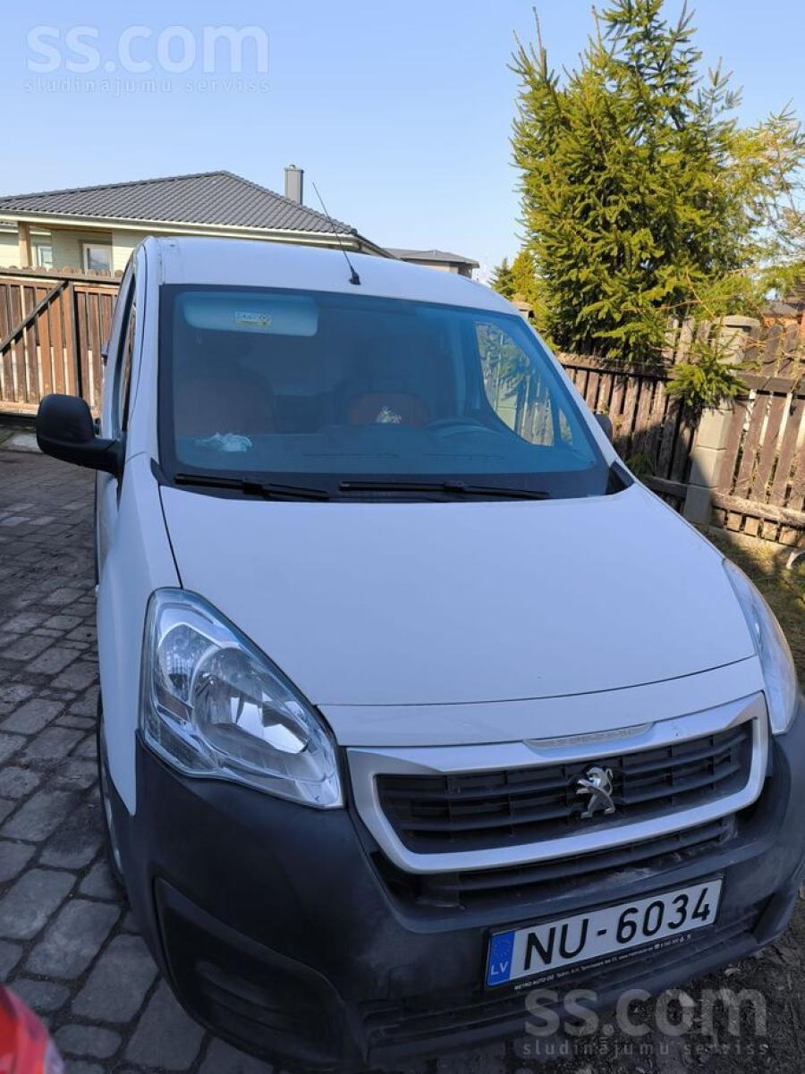 White Peugeot Partner 2016 in Riga, with an engine capacity of 1.60 L and mileage of 141 thousand km for 4000 €, photo 10 on AUTOMOTO.COM.LV