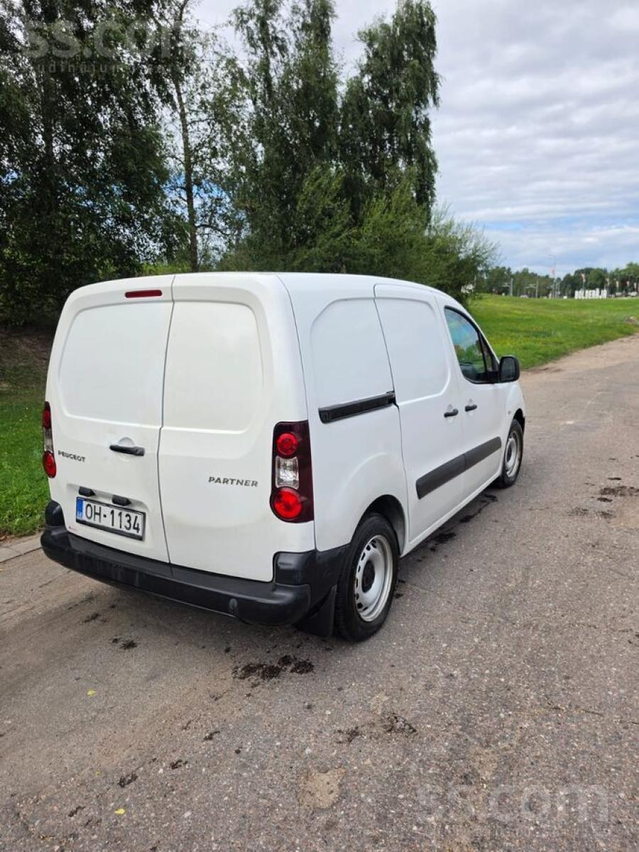 Balts Peugeot Partner 2016 Rīga, ar dzinēja tilpumu 1.60 L un nobraukumu 180 tūkst. km par 4200 €, foto 3 vietnē AUTOMOTO.COM.LV