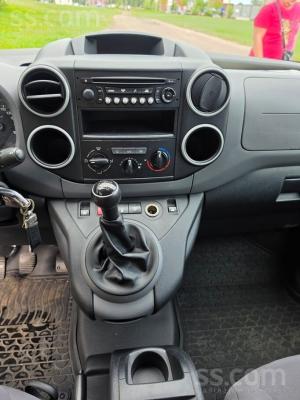 Balts Peugeot Partner 2016 Rīga, ar dzinēja tilpumu 1.60 L un nobraukumu 180 tūkst. km par 4200 €, foto 5 vietnē AUTOMOTO.COM.LV