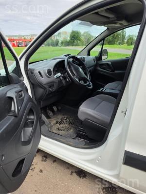 Balts Peugeot Partner 2016 Rīga, ar dzinēja tilpumu 1.60 L un nobraukumu 180 tūkst. km par 4200 €, foto 7 vietnē AUTOMOTO.COM.LV