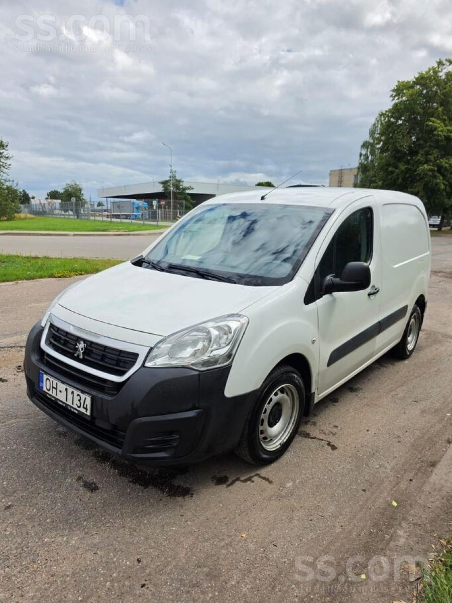 Balts Peugeot Partner 2016 Rīga, ar dzinēja tilpumu 1.60 L un nobraukumu 180 tūkst. km par 3900 €, foto 1 vietnē AUTOMOTO.COM.LV