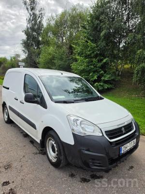 Balts Peugeot Partner 2016 Rīga, ar dzinēja tilpumu 1.60 L un nobraukumu 180 tūkst. km par 3900 €, foto 6 vietnē AUTOMOTO.COM.LV
