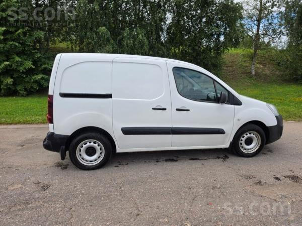 White Peugeot Partner 2016 in Riga, with an engine capacity of 1.60 L and mileage of 180 thousand km for 3900 €, photo 6 on AUTOMOTO.COM.LV