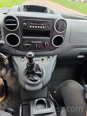 Balts Peugeot Partner 2016 Rīga, ar dzinēja tilpumu 1.60 L un nobraukumu 180 tūkst. km par 3900 €, foto 9 vietnē AUTOMOTO.COM.LV