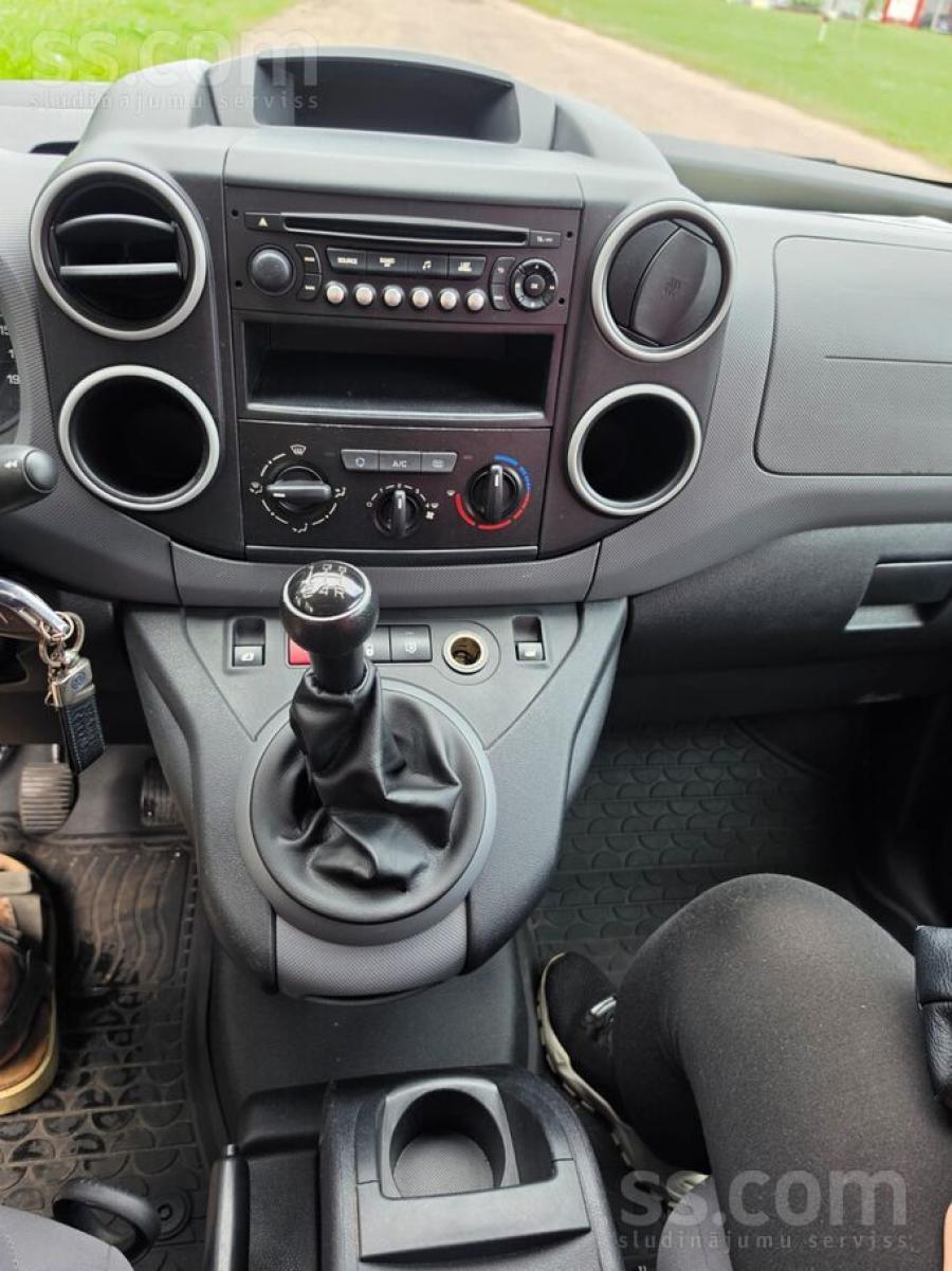 Balts Peugeot Partner 2016 Rīga, ar dzinēja tilpumu 1.60 L un nobraukumu 180 tūkst. km par 3900 €, foto 9 vietnē AUTOMOTO.COM.LV
