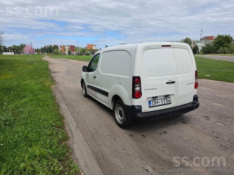 Balts Peugeot Partner 2016 Rīga, ar dzinēja tilpumu 1.60 L un nobraukumu 180 tūkst. km par 3900 €, foto 10 vietnē AUTOMOTO.COM.LV
