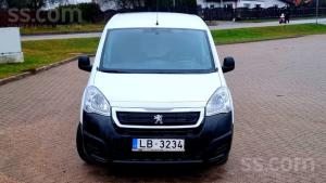 White Peugeot Partner 2017 in Cesis, with an engine capacity of 1.60 L and mileage of 322 thousand km for 3200 €, photo 2 on AUTOMOTO.COM.LV