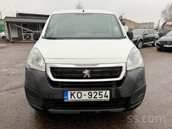 White Peugeot Partner 2017 in Riga, with an engine capacity of 1.60 L and mileage of 0 thousand km for 5990 €, photo 2 on AUTOMOTO.COM.LV
