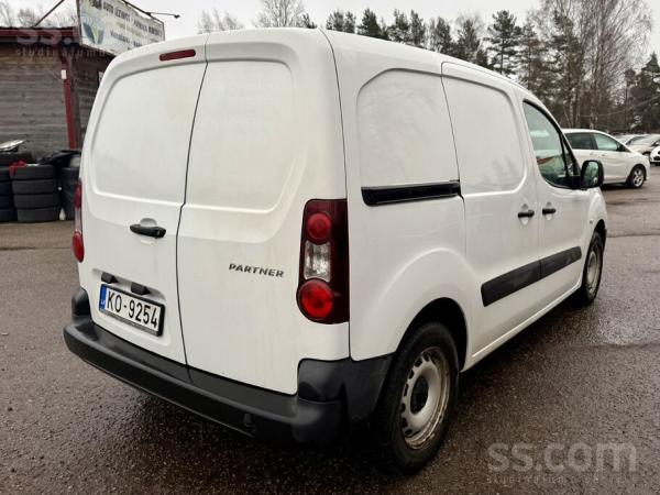 White Peugeot Partner 2017 in Riga, with an engine capacity of 1.60 L and mileage of 0 thousand km for 5990 €, photo 4 on AUTOMOTO.COM.LV