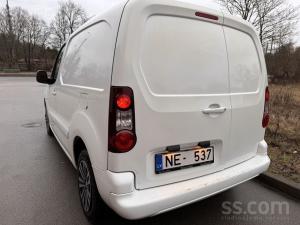 White Peugeot Partner 2018 in Riga, with an engine capacity of 1.60 L and mileage of 129 thousand km for 4450 €, photo 3 on AUTOMOTO.COM.LV