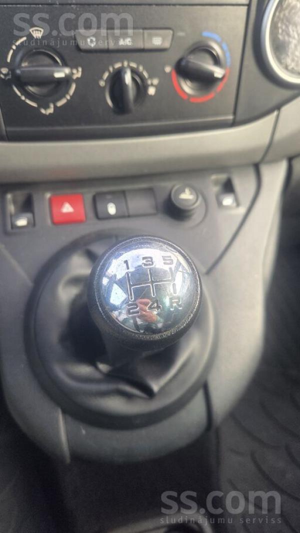 Balts Peugeot Partner 2018 Jūrmala, ar dzinēja tilpumu 1.50 L un nobraukumu 183 tūkst. km par 5150 €, foto 7 vietnē AUTOMOTO.COM.LV