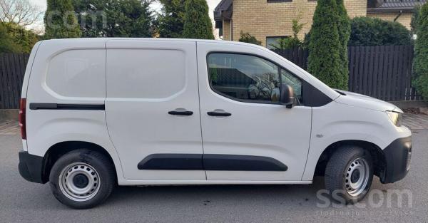 White Peugeot Partner 2020 in Riga, with an engine capacity of 1.50 L and mileage of 0 thousand km for 7985 €, photo 5 on AUTOMOTO.COM.LV
