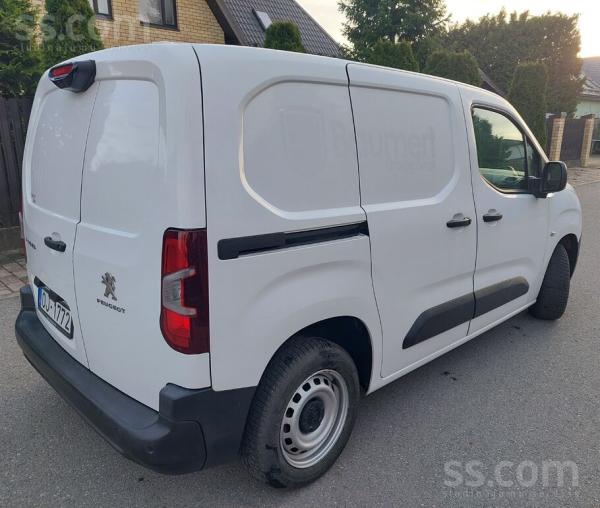 White Peugeot Partner 2020 in Riga, with an engine capacity of 1.50 L and mileage of 0 thousand km for 7985 €, photo 6 on AUTOMOTO.COM.LV