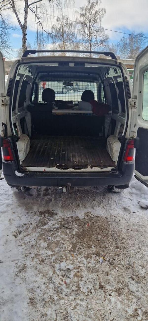Balts Peugeot Partner 2004 Rīga, ar dzinēja tilpumu 1.40 L un nobraukumu 142 tūkst. km par 550 €, foto 2 vietnē AUTOMOTO.COM.LV