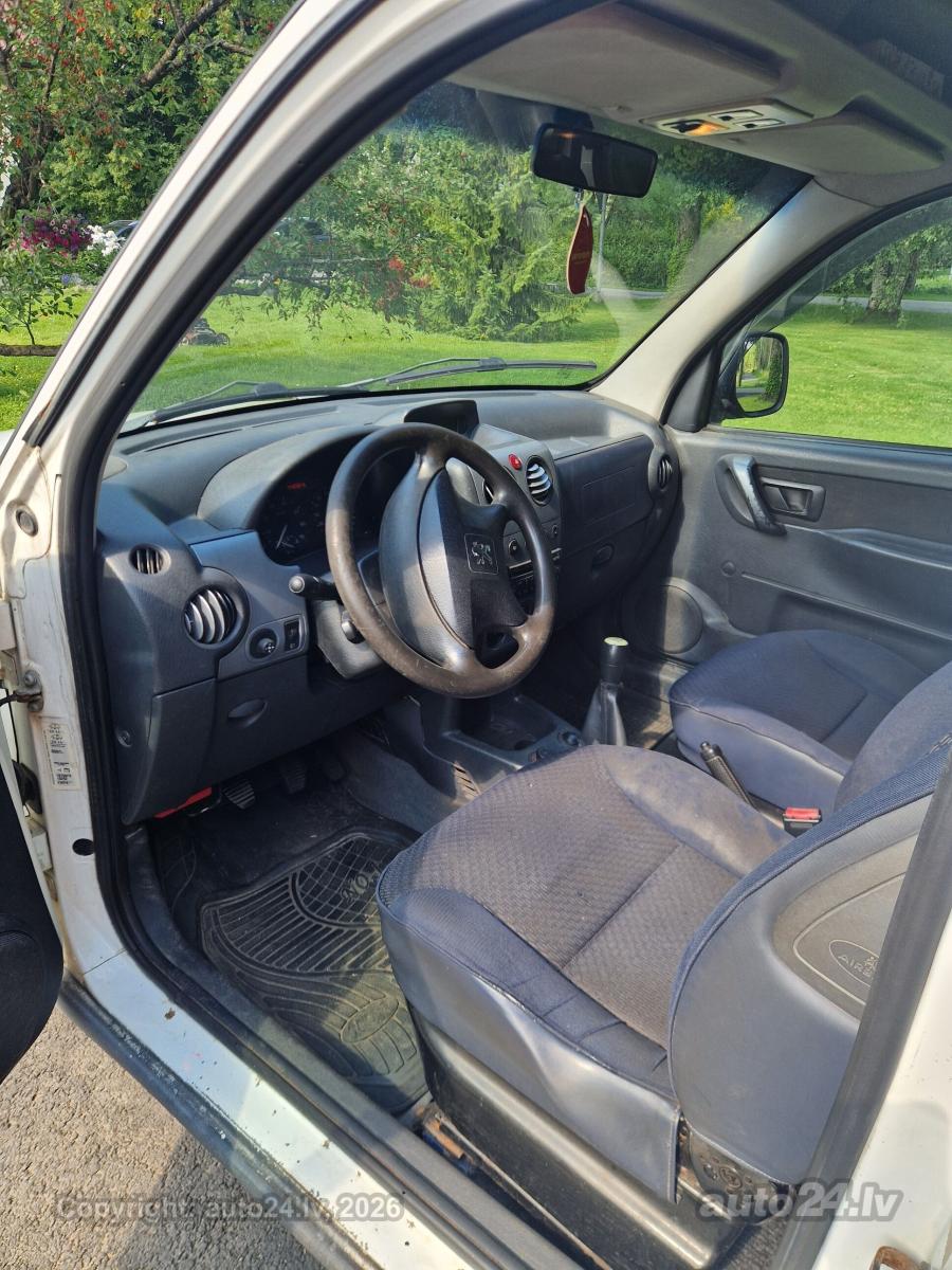 Balts Peugeot Partner 2006 Tallina, ar dzinēja tilpumu 1.60 L un nobraukumu 423 tūkst. km par 500 €, foto 6 vietnē AUTOMOTO.COM.LV