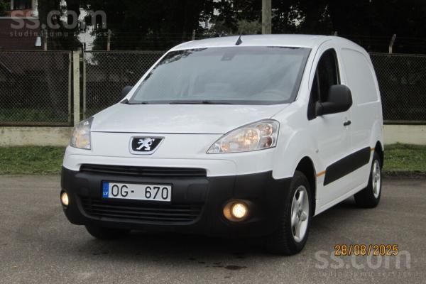 White Peugeot Partner 2009 in Riga, with an engine capacity of 1.60 L and mileage of 0 thousand km for 2600 €, photo 2 on AUTOMOTO.COM.LV