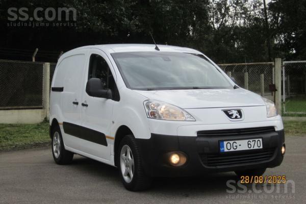 White Peugeot Partner 2009 in Riga, with an engine capacity of 1.60 L and mileage of 0 thousand km for 2600 €, photo 3 on AUTOMOTO.COM.LV
