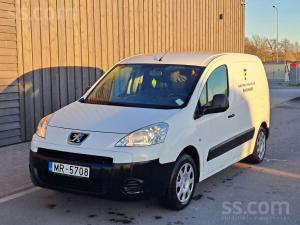 White Peugeot Partner 2011 in Liepaja, with an engine capacity of 1.60 L and mileage of 326 thousand km for 2300 €, photo  on AUTOMOTO.COM.LV
