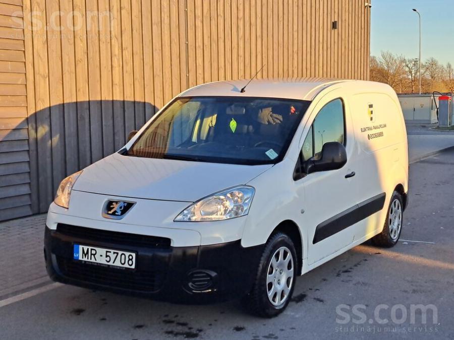 Balts Peugeot Partner 2011 Liepāja, ar dzinēja tilpumu 1.60 L un nobraukumu 326 tūkst. km par 2300 €, foto 1 vietnē AUTOMOTO.COM.LV
