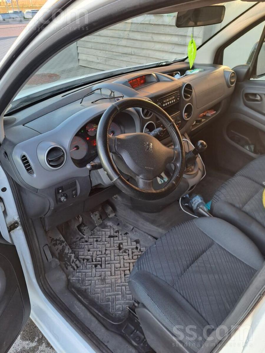 Balts Peugeot Partner 2011 Liepāja, ar dzinēja tilpumu 1.60 L un nobraukumu 326 tūkst. km par 2300 €, foto 6 vietnē AUTOMOTO.COM.LV