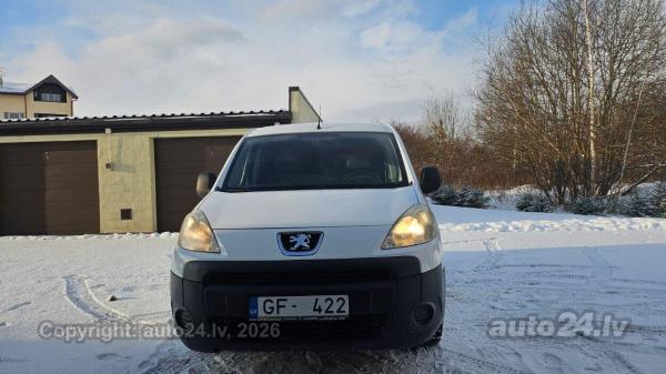 White Peugeot Partner 2012 in Riga, with an engine capacity of 1.60 L and mileage of 187 thousand km for 3600 €, photo 11 on AUTOMOTO.COM.LV