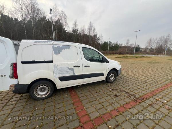 White Peugeot Partner 2012 in Tallinn, with an engine capacity of 1.60 L and mileage of 170 thousand km for 2200 €, photo 2 on AUTOMOTO.COM.LV