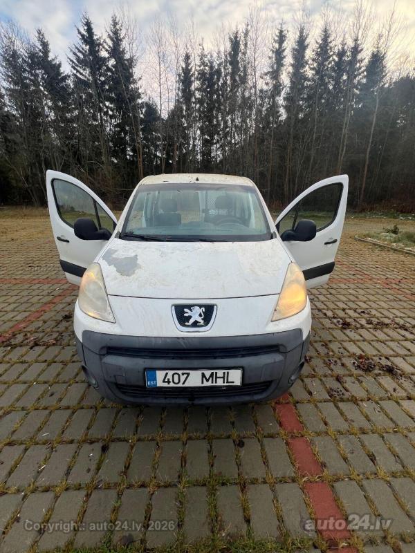 White Peugeot Partner 2012 in Tallinn, with an engine capacity of 1.60 L and mileage of 170 thousand km for 2200 €, photo 6 on AUTOMOTO.COM.LV