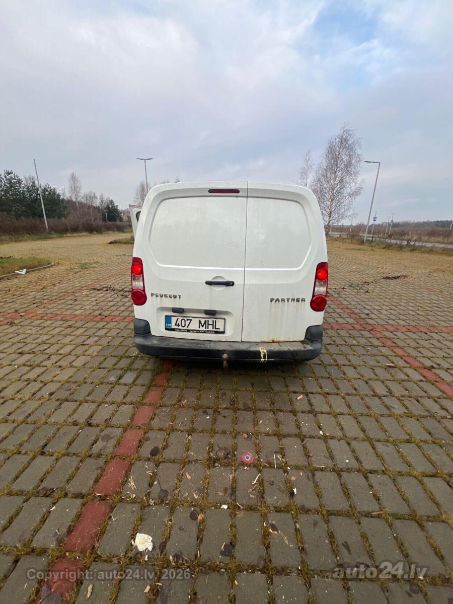 White Peugeot Partner 2012 in Tallinn, with an engine capacity of 1.60 L and mileage of 170 thousand km for 2200 €, photo 12 on AUTOMOTO.COM.LV