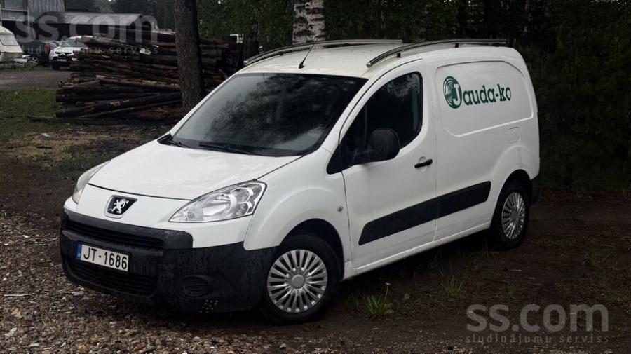 White Peugeot Partner 2012 in Riga, with an engine capacity of 1.60 L and mileage of 211 thousand km for 1700 €, photo 1 on AUTOMOTO.COM.LV