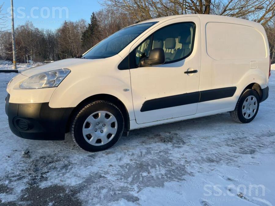 White Peugeot Partner 2013 in Talsi, with an engine capacity of 1.60 L and mileage of 216 thousand km for 2900 €, photo 2 on AUTOMOTO.COM.LV