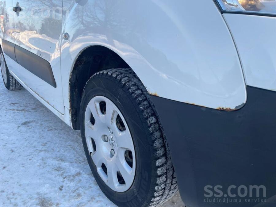 White Peugeot Partner 2013 in Talsi, with an engine capacity of 1.60 L and mileage of 216 thousand km for 2900 €, photo 11 on AUTOMOTO.COM.LV