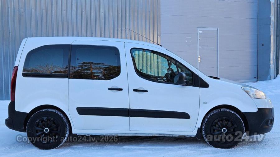 White Peugeot Partner 2013 in Tallinn, with an engine capacity of 1.60 L and mileage of 184 thousand km for 2990 €, photo 2 on AUTOMOTO.COM.LV