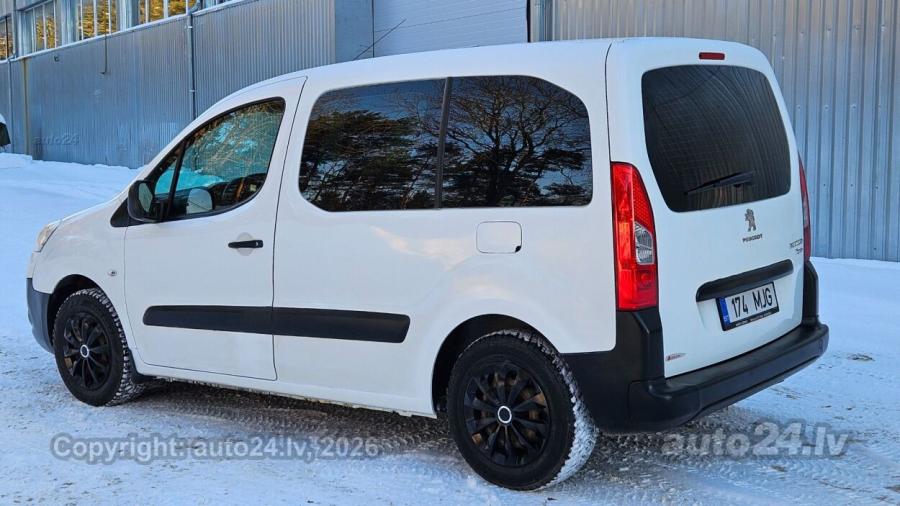White Peugeot Partner 2013 in Tallinn, with an engine capacity of 1.60 L and mileage of 184 thousand km for 2990 €, photo 4 on AUTOMOTO.COM.LV