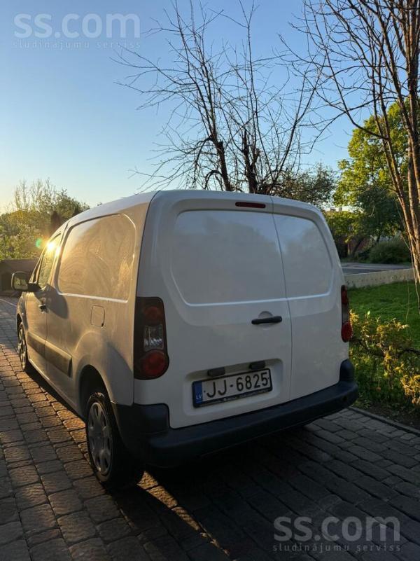 Белый Пежо Partner 2013 в Рига, объемом двигателя 1.60 л и пробегом 343 тыс. км за 3000 €, фото 3 на AUTOMOTO.COM.LV