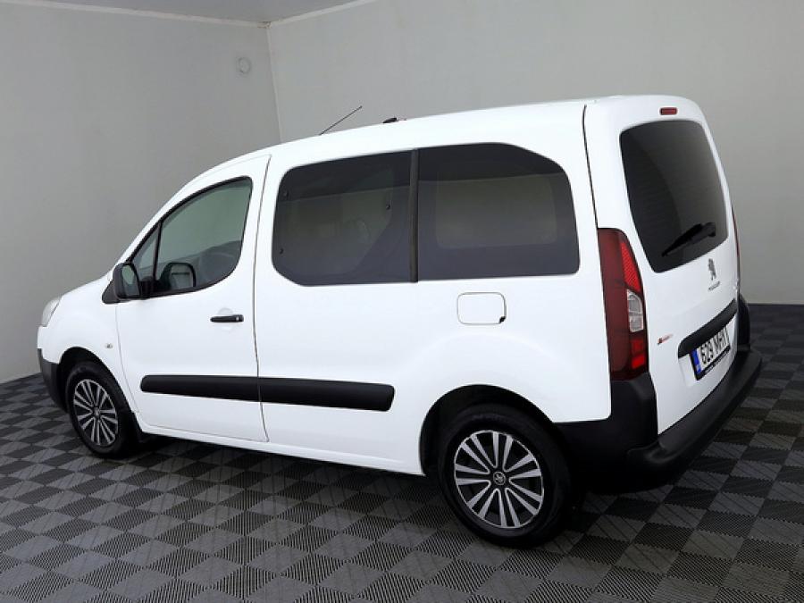Balts Peugeot Partner 2013 Tallina, ar dzinēja tilpumu 1.60 L un nobraukumu 199 tūkst. km par 2299 €, foto 5 vietnē AUTOMOTO.COM.LV