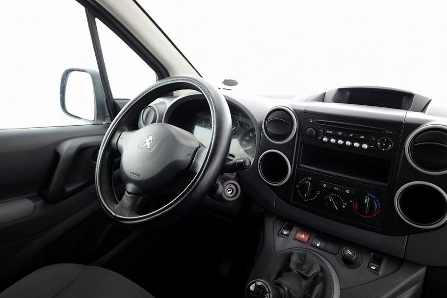 Balts Peugeot Partner 2013 Tallina, ar dzinēja tilpumu 1.60 L un nobraukumu 199 tūkst. km par 2299 €, foto 13 vietnē AUTOMOTO.COM.LV