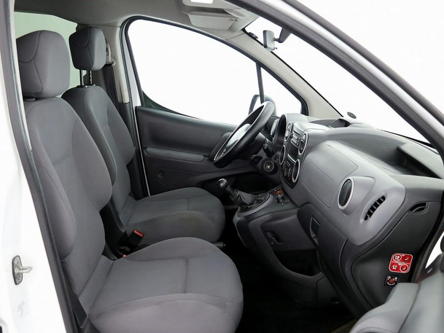 Balts Peugeot Partner 2013 Tallina, ar dzinēja tilpumu 1.60 L un nobraukumu 199 tūkst. km par 2299 €, foto 14 vietnē AUTOMOTO.COM.LV