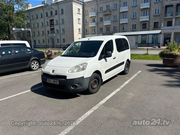White Peugeot Partner 2013 in Narva, with an engine capacity of 1.60 L and mileage of 208 thousand km for 5700 €, photo 6 on AUTOMOTO.COM.LV
